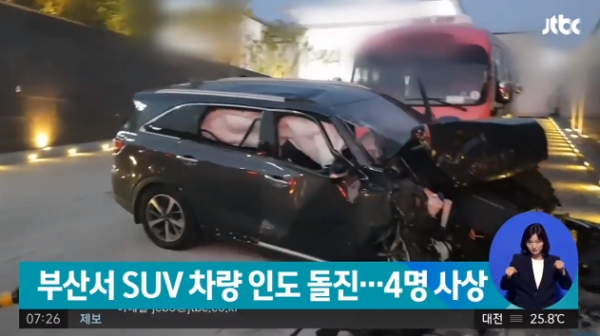 부산서 SUV 차량 인도로 돌진…1명 사망·3명 중상