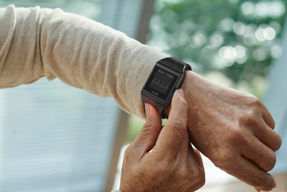 휴이노 메모워치, 국내 최초 웨어러블 의료기기 건강보험 등재