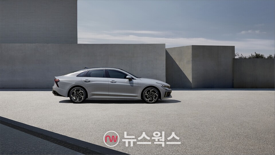 기아 '더 뉴 K5' 출시…2784만원부터