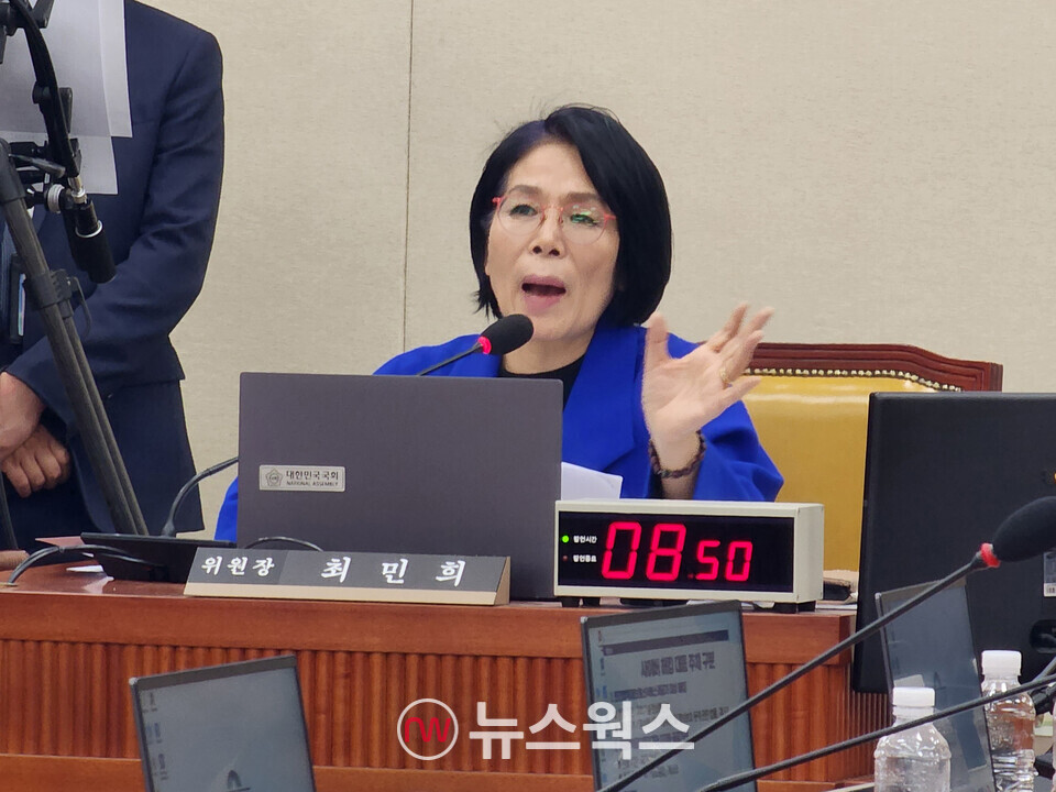 [#통신 풍향계] KT CEO 공모 30여명 지원·LGU+ '6G 백서' 발간·ETRI '지능형 무선기술' 개발·KISA-고려대 'ICT-AI 분쟁해결' 협약·최민희 의원 ...